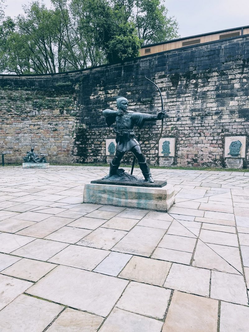 Nottingham Castle And The Robin Hood Statue - Claire Justine