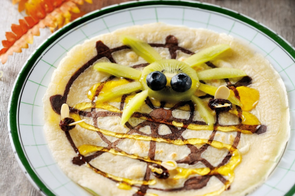 Spider's Web Pancakes: Creep Crawly Halloween - Claire Justine